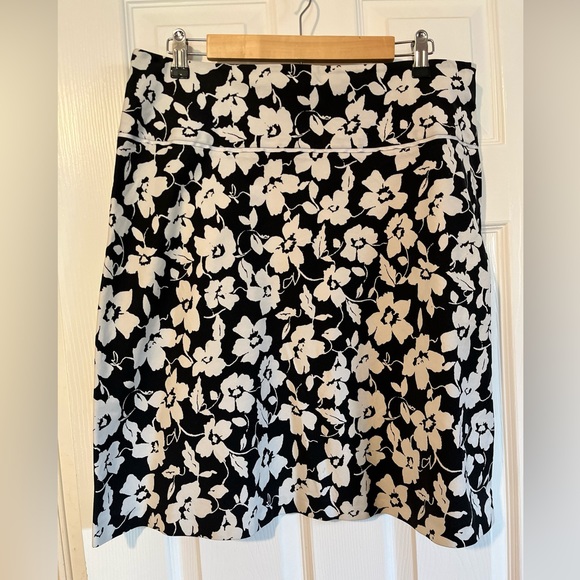 Laura Scott | Skirts | Laura Scott Aline Black Skirt With White Floral ...
